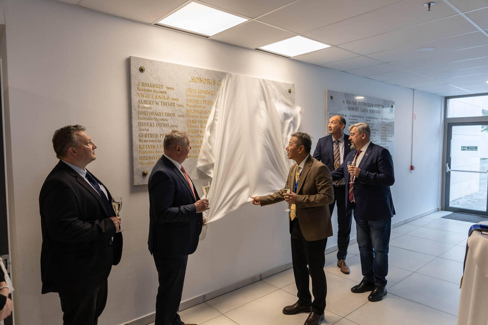 Hungarian University of Sports Science - Lee Chee Pheng receives ...