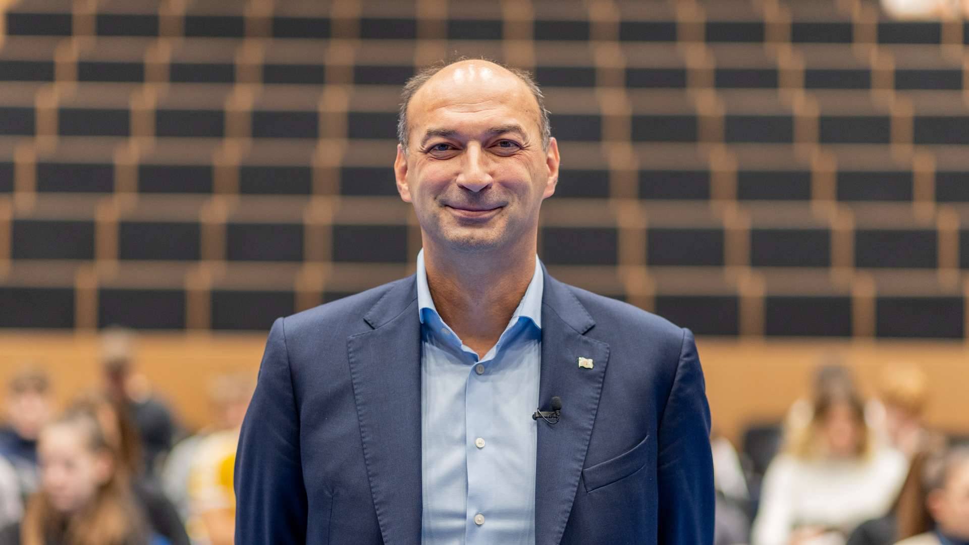 Magyar Testnevelési és Sporttudományi Egyetem - Az élsport és az aktív ...